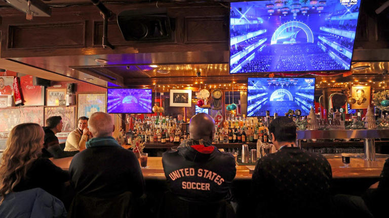 Boston bars open until 3 a.m.? World Cup proposal could push back last ...