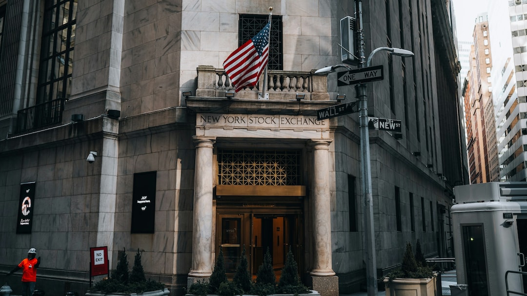 US stock market today: S&P 500, Nasdaq edge higher as oil retreats ...