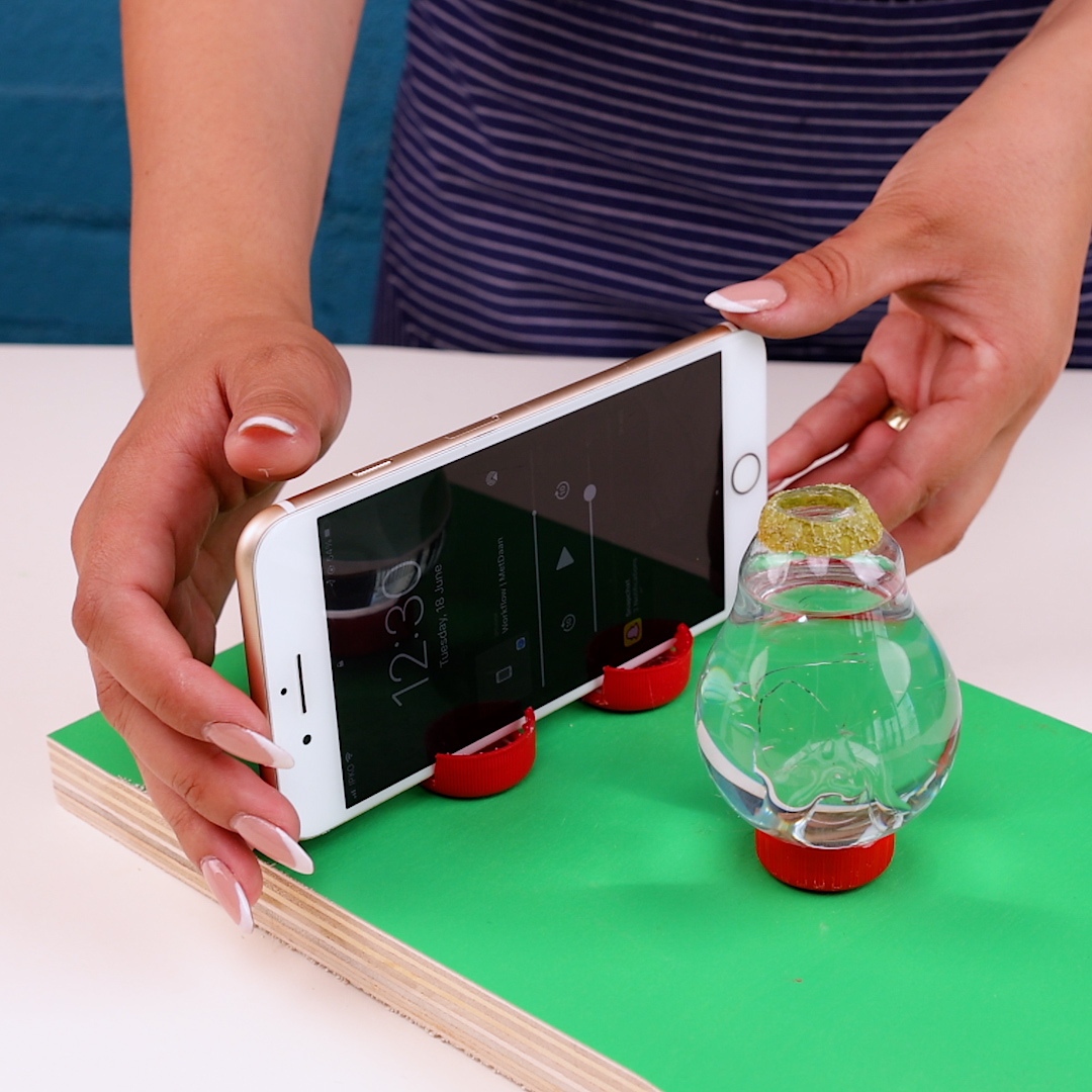 Create your own DIY mini projector! 🎥🤩