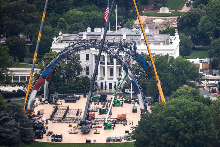 Why is Donald Trump building a 'cage' on South Lawn? White House ...