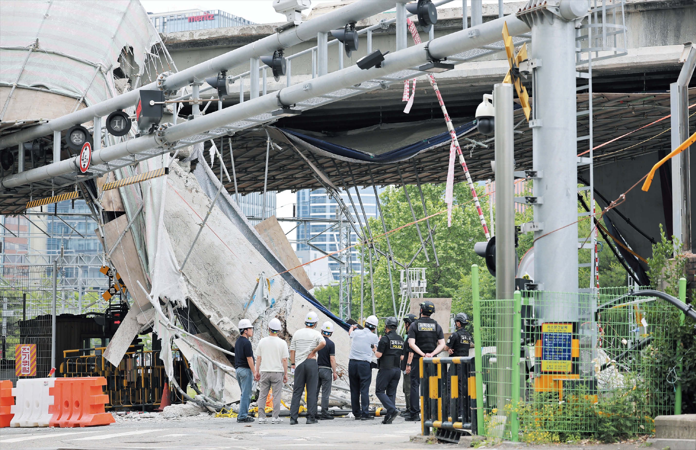 Seoul overpass demolition collapse kills three
