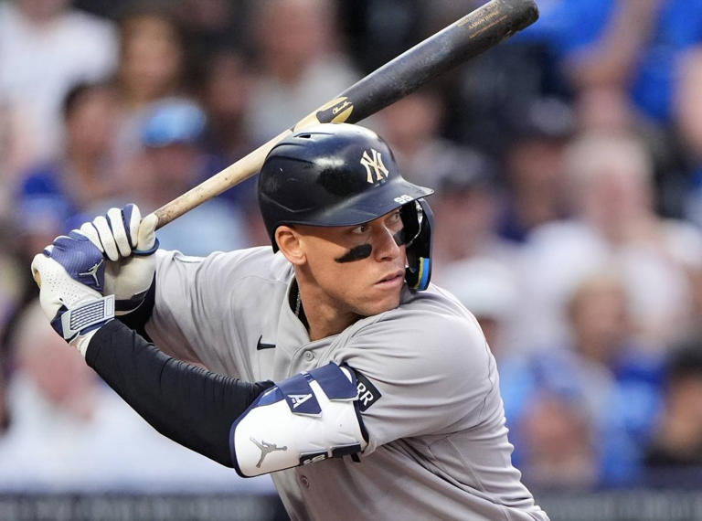 Yankees make history in 15-1 rout of Royals
