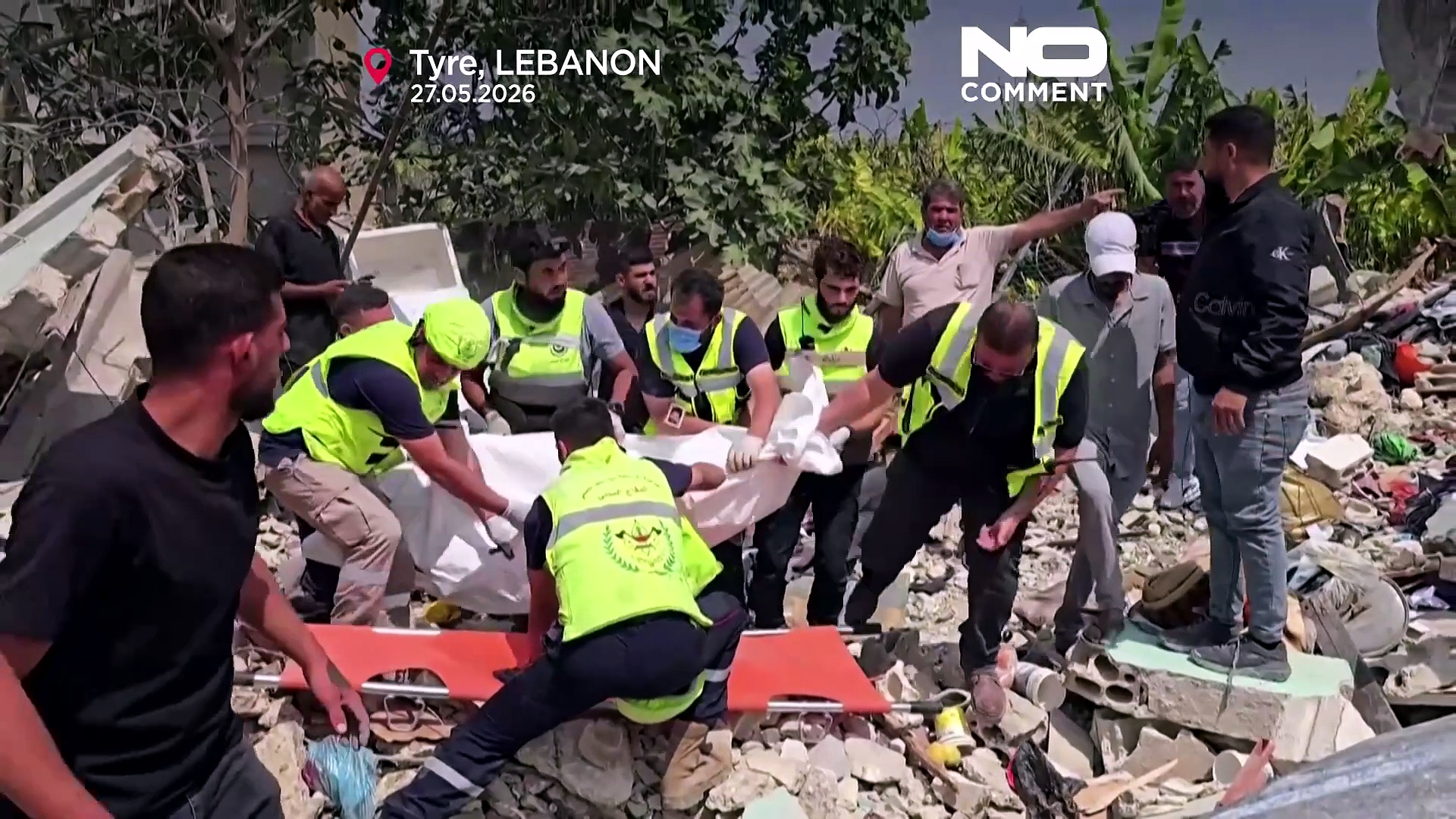 Des corps extraits des décombres près de Tyr après une frappe ...