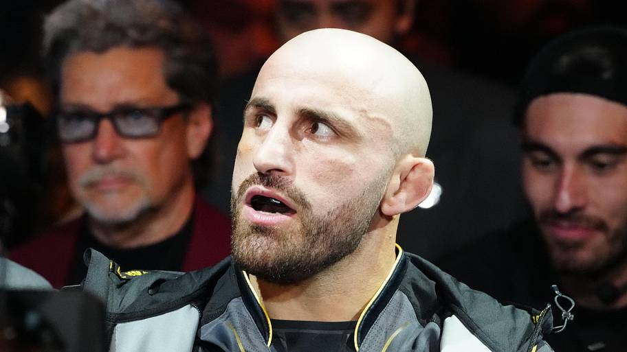 Undefeated UFC star teases long-awaited UFC title fight against ...