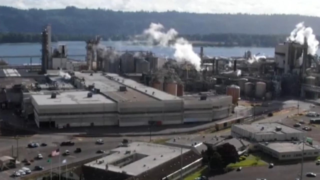 1 killed, 9 others missing after chemical tank implosion in Washington