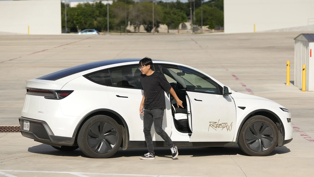Tesla robotaxi fleet drops as rivals expand