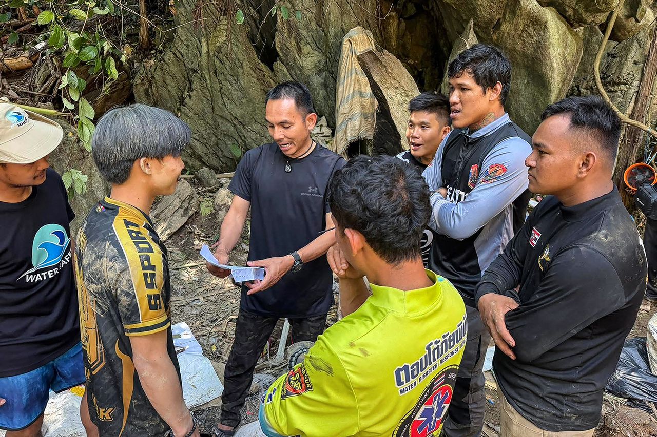 5 gold hunters trapped inside flooded cave for 6 days rescued as search ...