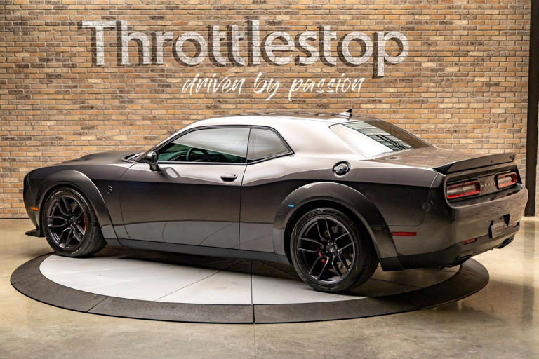 2018 Dodge Challenger SRT Hellcat Widebody keeps manual muscle alive ...