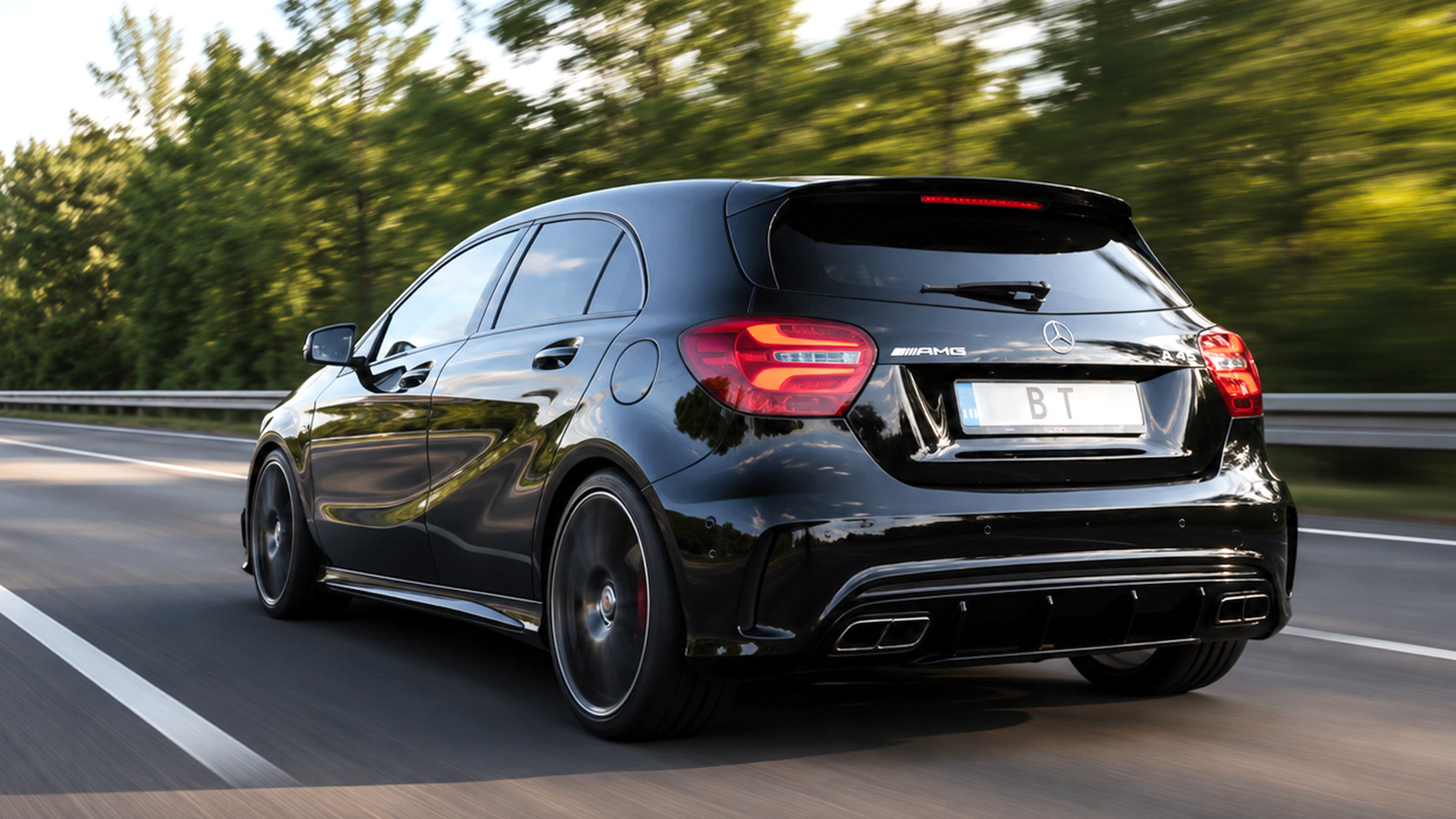 How fast does the Mercedes A45 AMG reach 260 km/h?