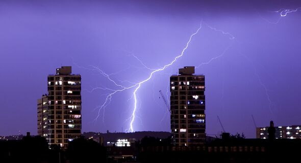 Met Office urges households in 39 UK areas to prepare emergency kit now ...