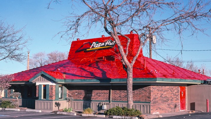 Pizza Hut restaurants to go retro, with 1990s 'classic' look: See the ...