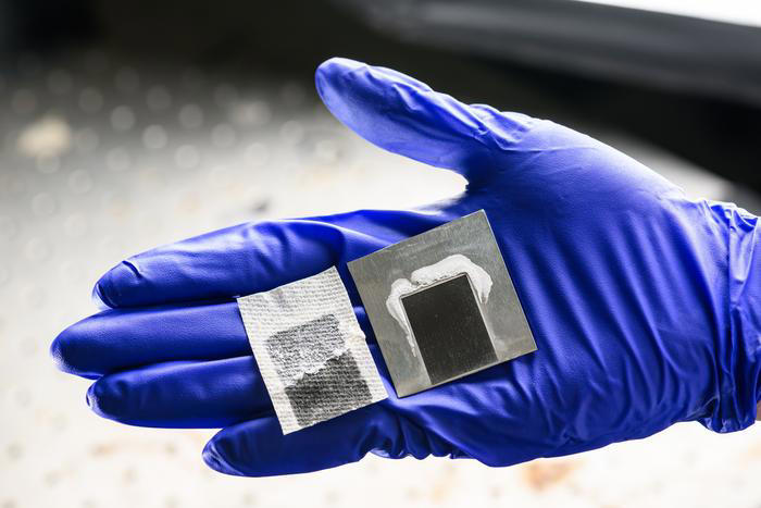 New sunlight-based desalination device makes fresh water and recovers ...