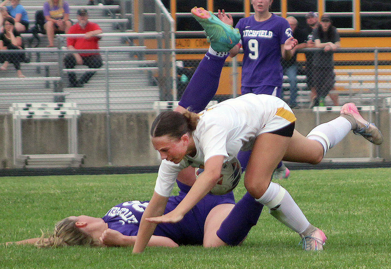 'Scrappy team, scrappy goal': Litchfield edges Civic Memorial in 1A ...