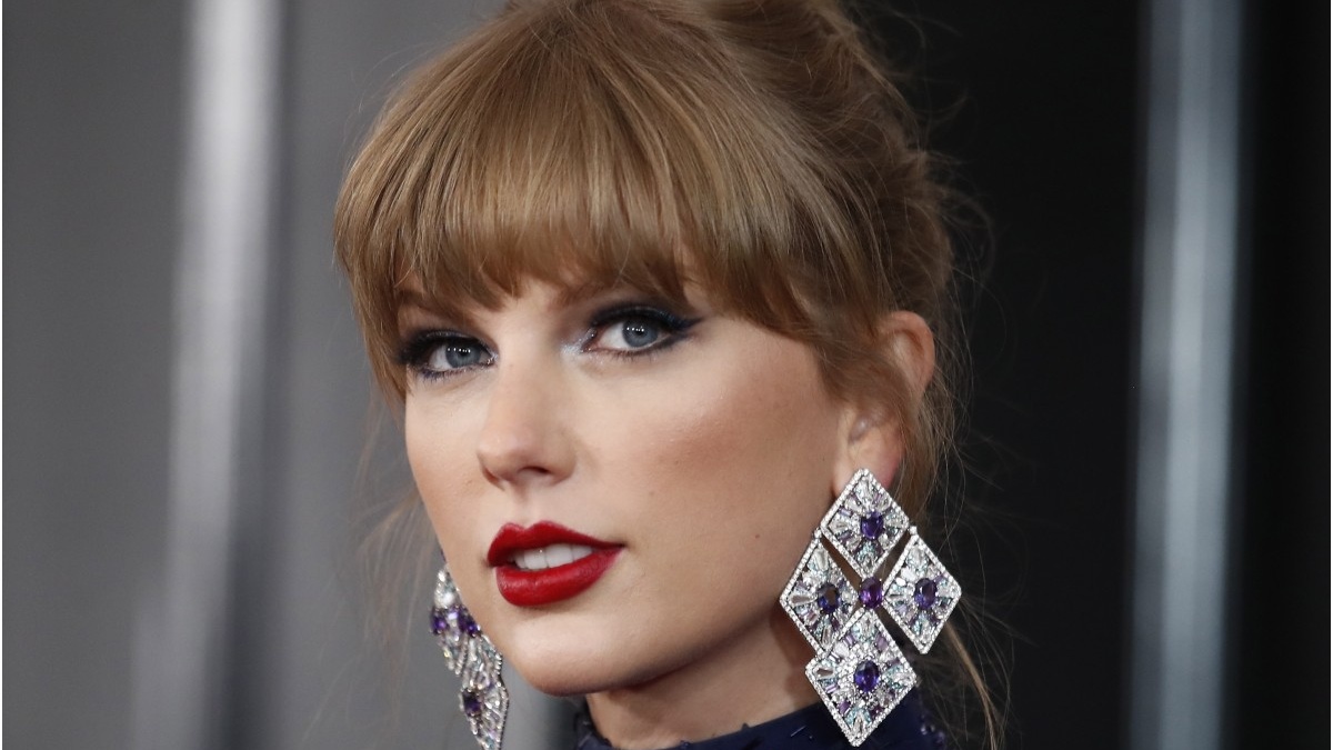 Why Taylor Swifts Inner Circle Is 'Furious' Over Her Latest Wedding ...