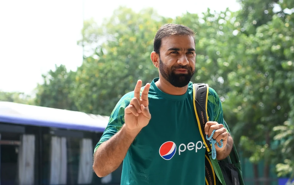 Pakistan remove long-time physio Deacon before Australia series