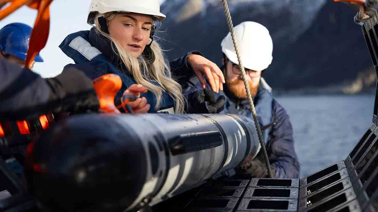 Storbritannien forbereder skib med flådedroner til operation i ...