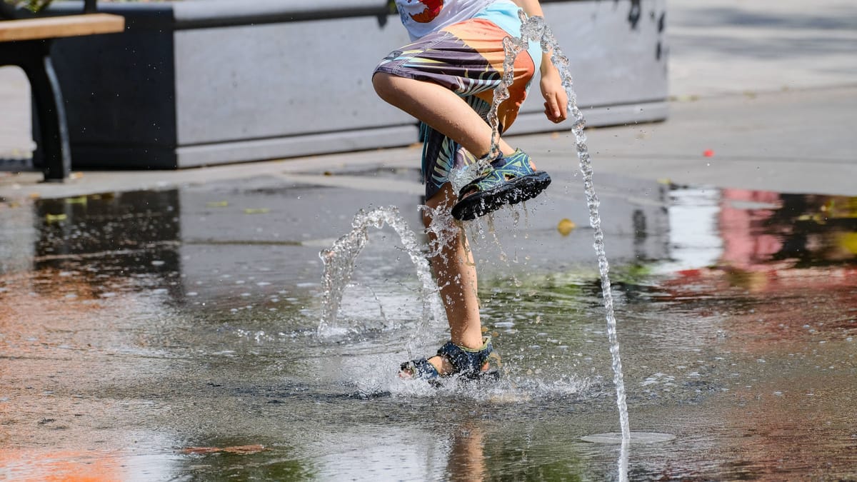 Hitze in Düsseldorf: Hier gibt es Wasser und Schatten