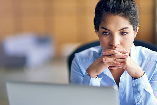 24 corporate red flags employers pretend are totally normal