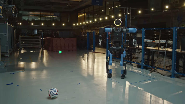 Video: Atlas humanoid robot learns soccer skills from World Cup game ...