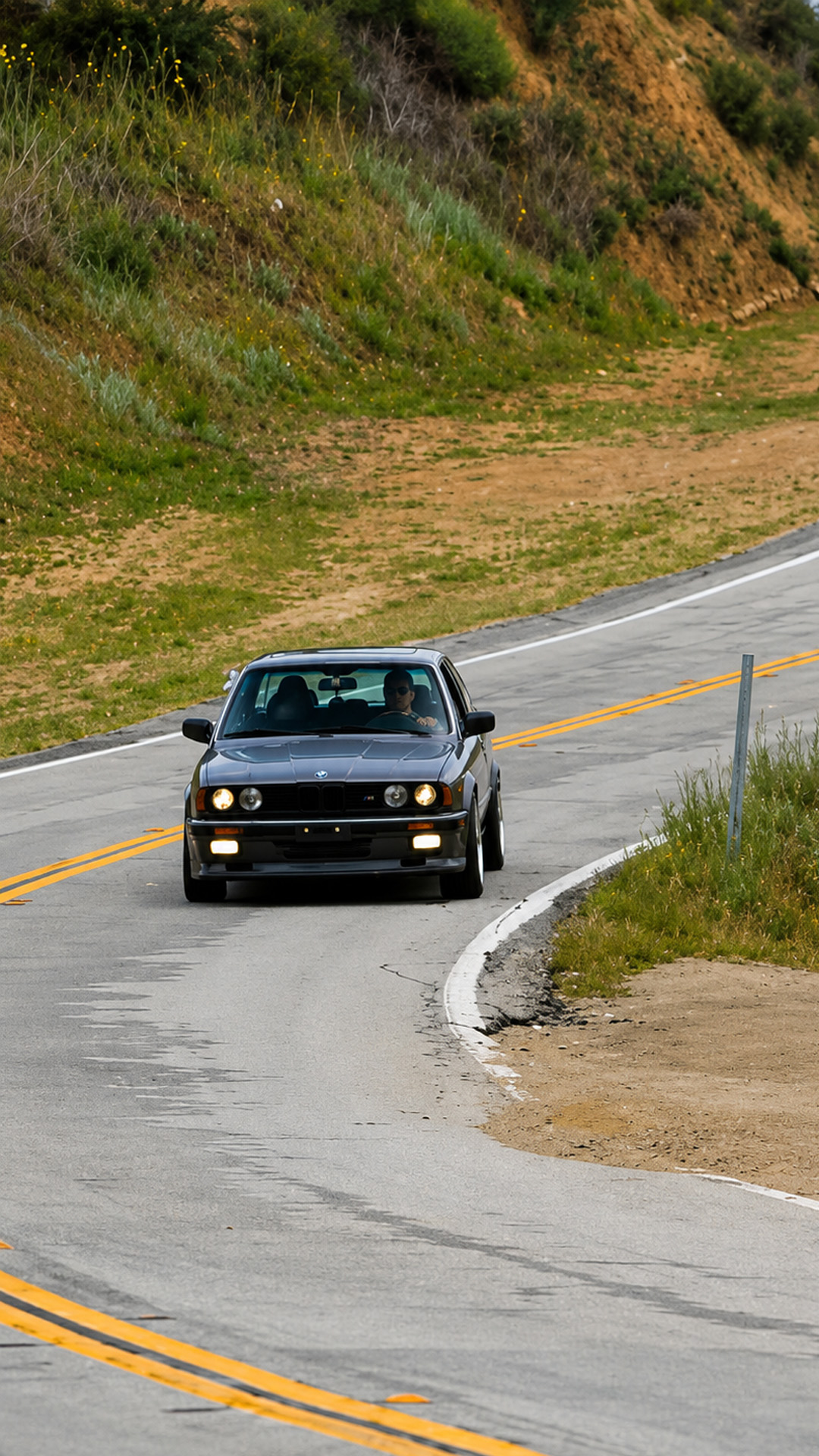 Supercharged BMW E30 shreds canyon roads