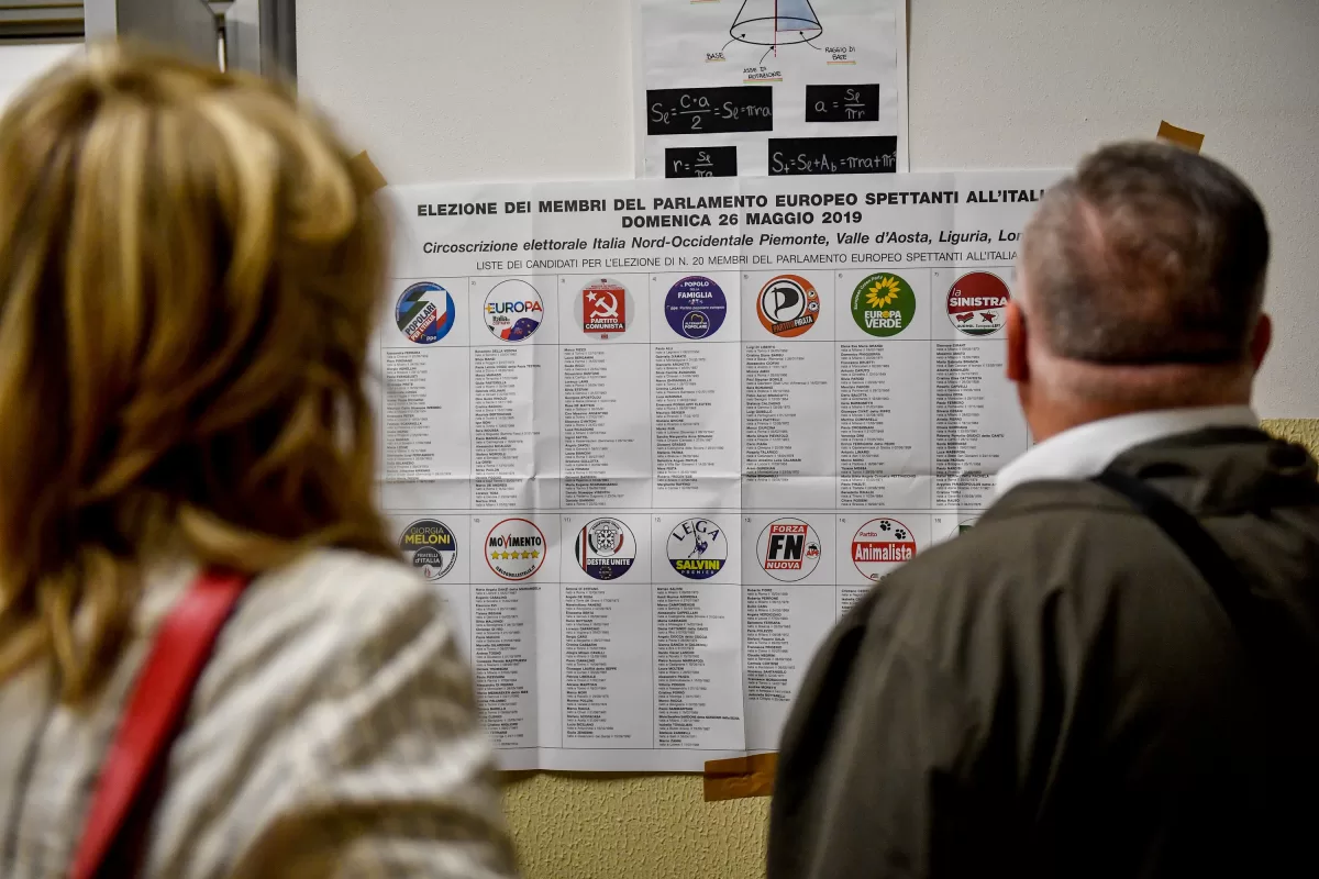 Nuova legge elettorale: il brand del partito non basta, sì alle preferenze