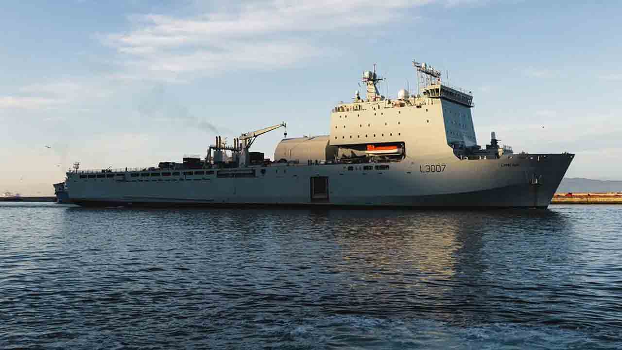 Storbritannien forbereder skib med flådedroner til operation i ...