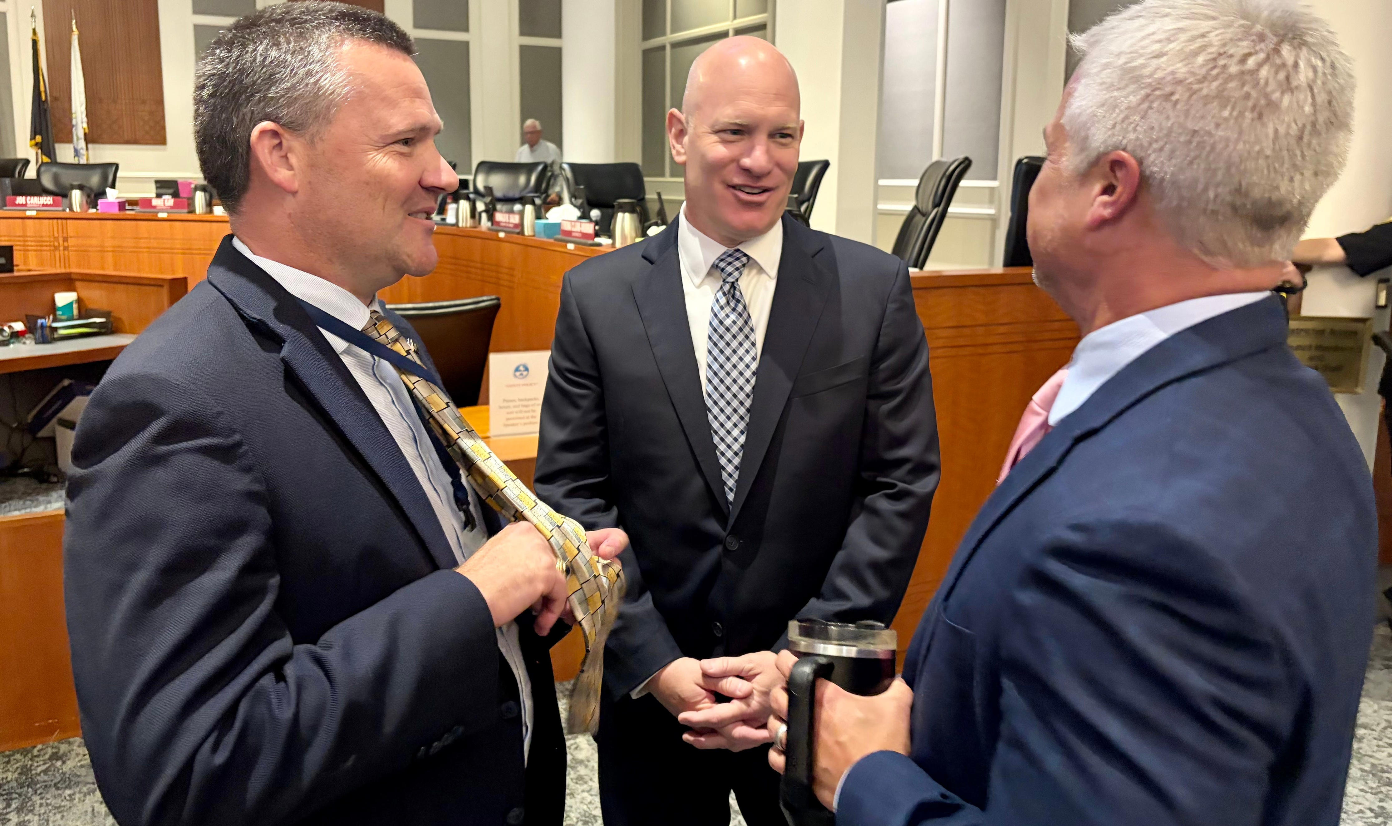 City council picks Howland unanimously, Carlucci narrowly as leaders