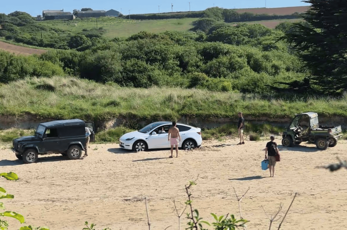 Tesla-driving ‘moron’ from London gets stuck on Cornish beach