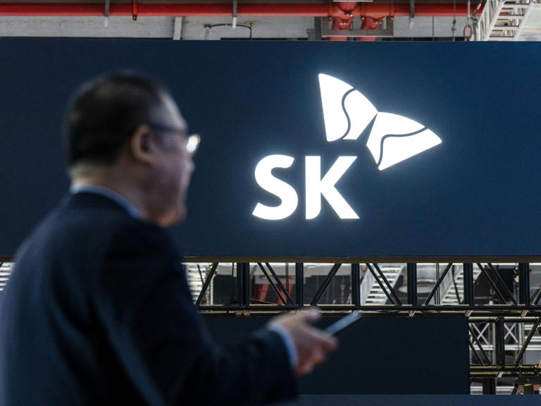 South Korean chipmaker SK Hynix joins the market's rapidly growing $1 ...