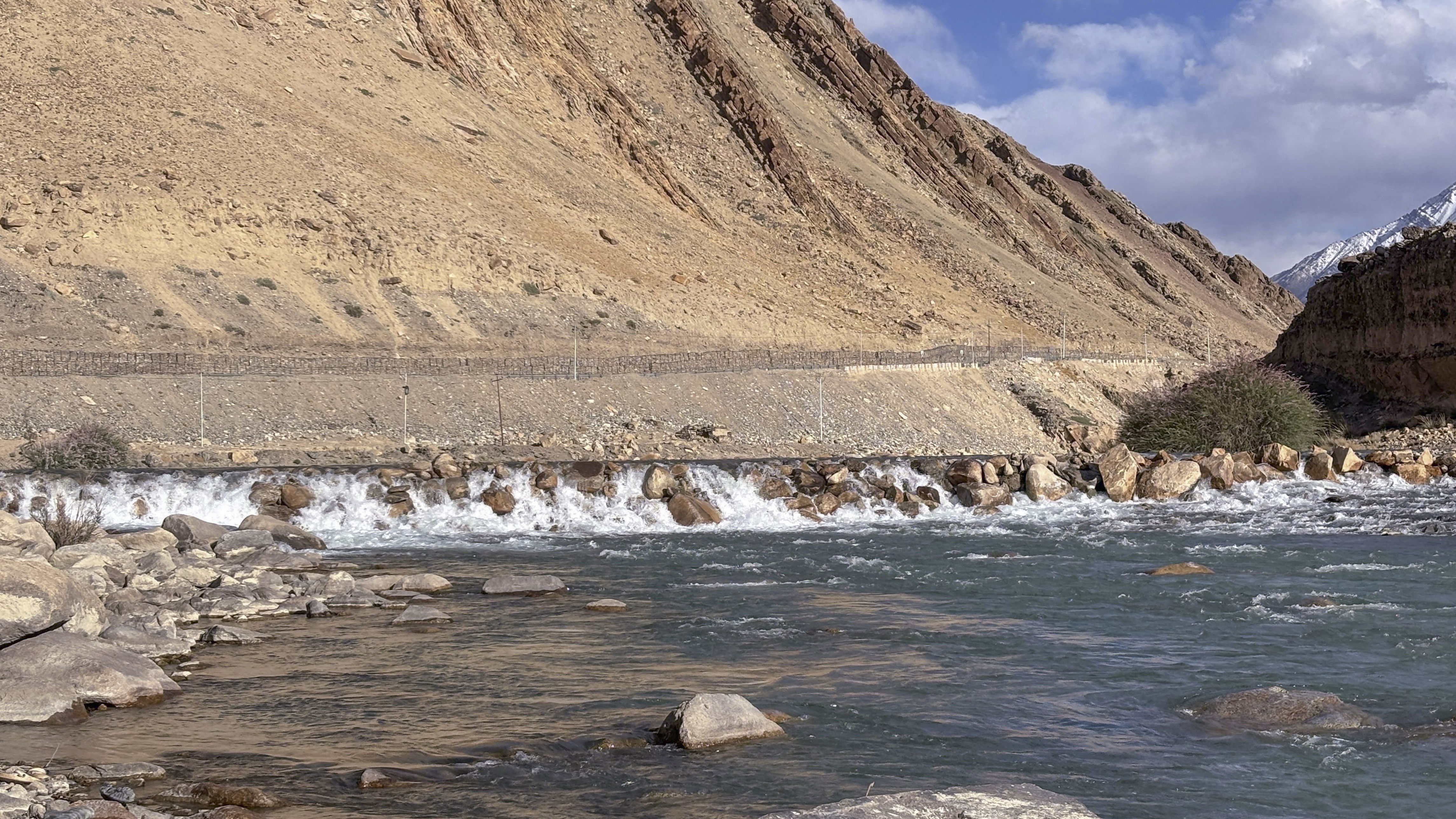 Boost for Ladakh farmers as LG Saxena launches check dam to improve ...