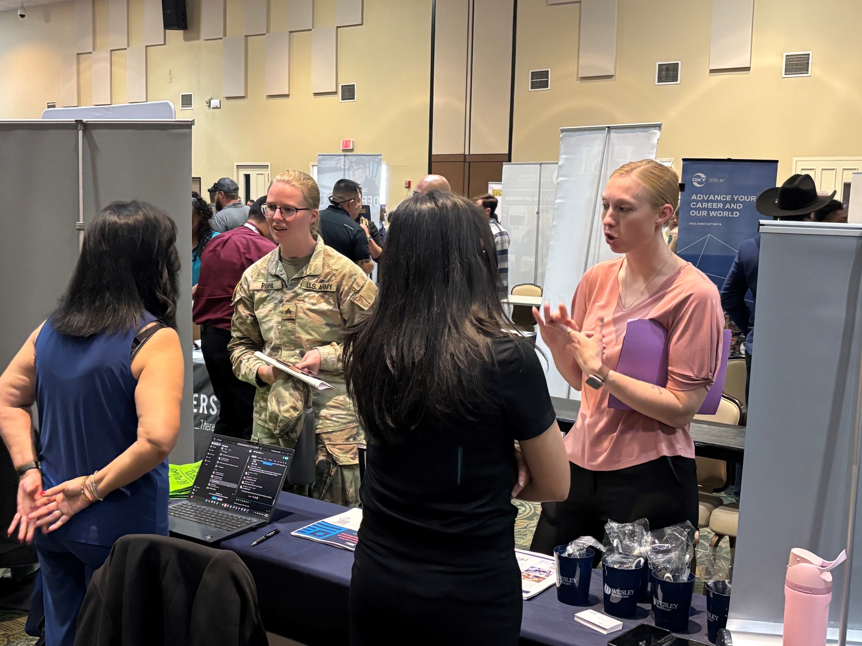 Fort Bliss job fair helps soldiers find new careers after military life