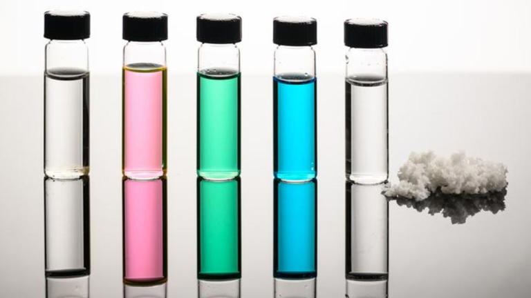 New sunlight-based desalination device makes fresh water and recovers ...