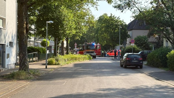 Schock in Dinslaken: Auto erfasst drei Kinder aus Duisburg - 12 ...
