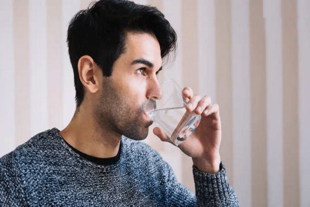 Cold water side effects: The habit of drinking cold water repeatedly in ...