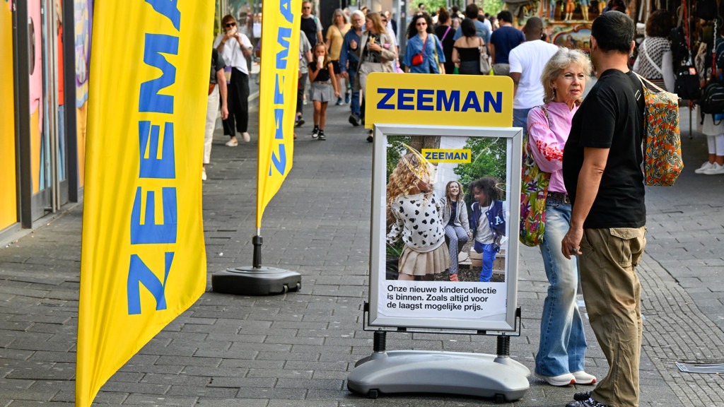 Zeeman heeft last van Chinese webshops: maakt verlies en sluit winkels