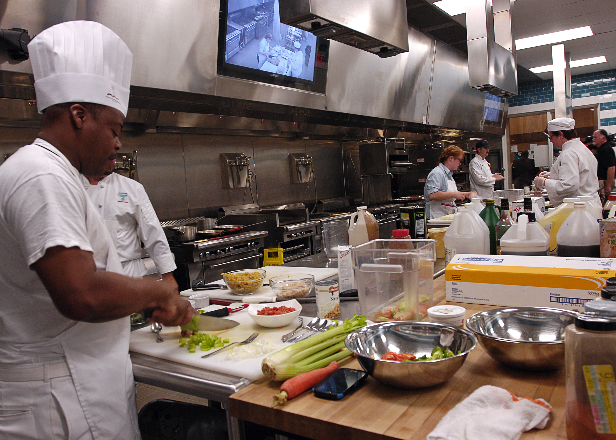 Why Canadian restaurants are quietly turning food into a workplace ...