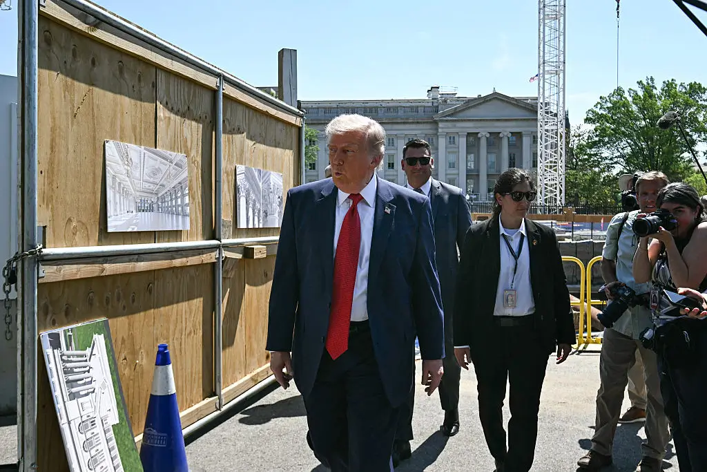 'He's not gonna pay them': Trump tries to bond with sweating ...