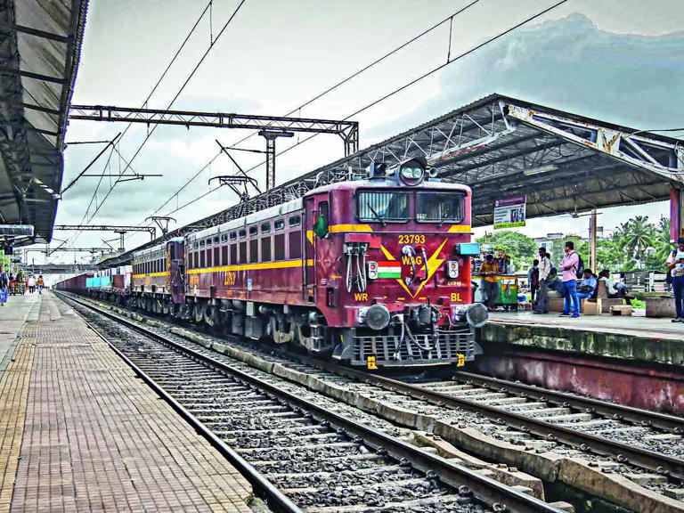 Liquor smugglers attack excise team during train raid in Buxar