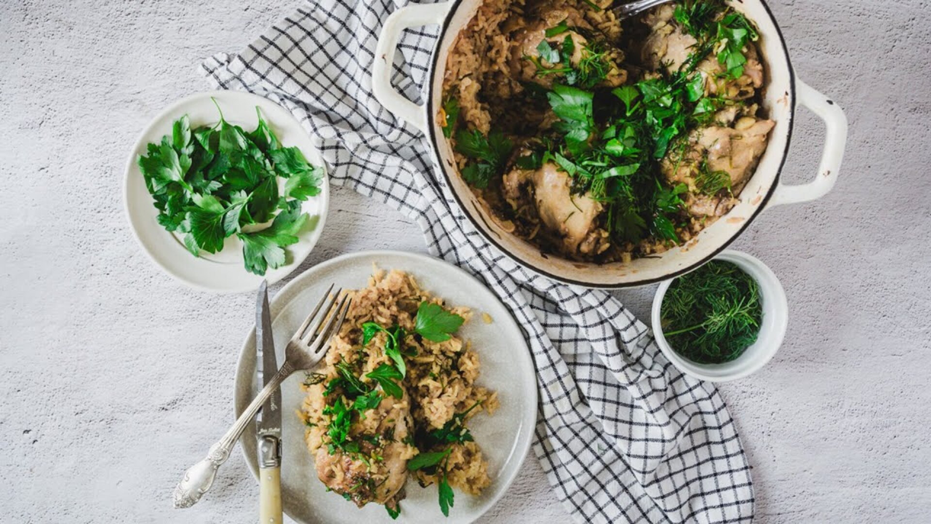1-pot aromatic chicken thighs and rice recipe