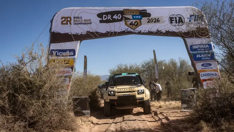 Stéphane Peterhansel encantado con lo que halló en Land Rover