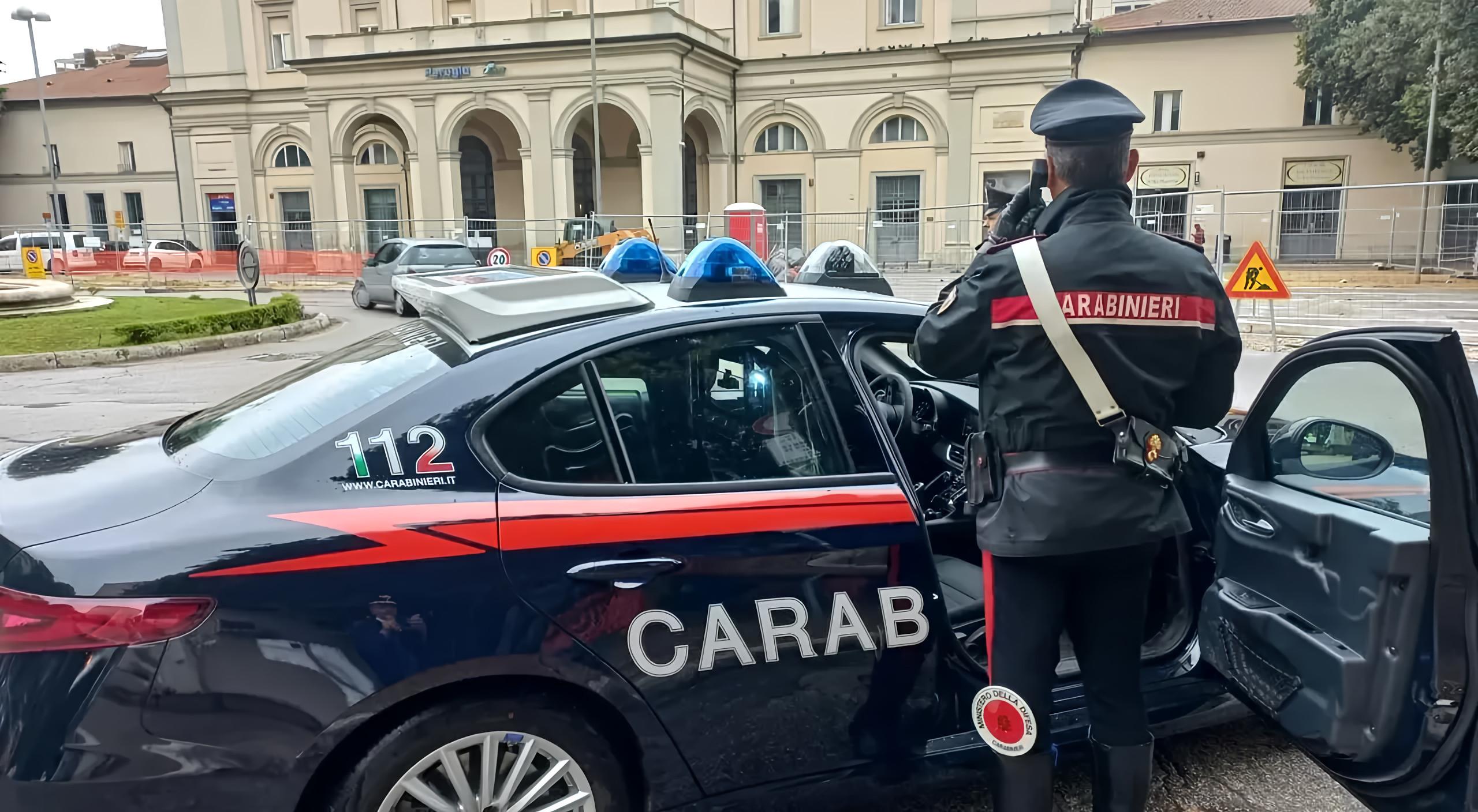 Perugia, spacciatore preso alla stazione: cerca di fuggire e aggredisce ...