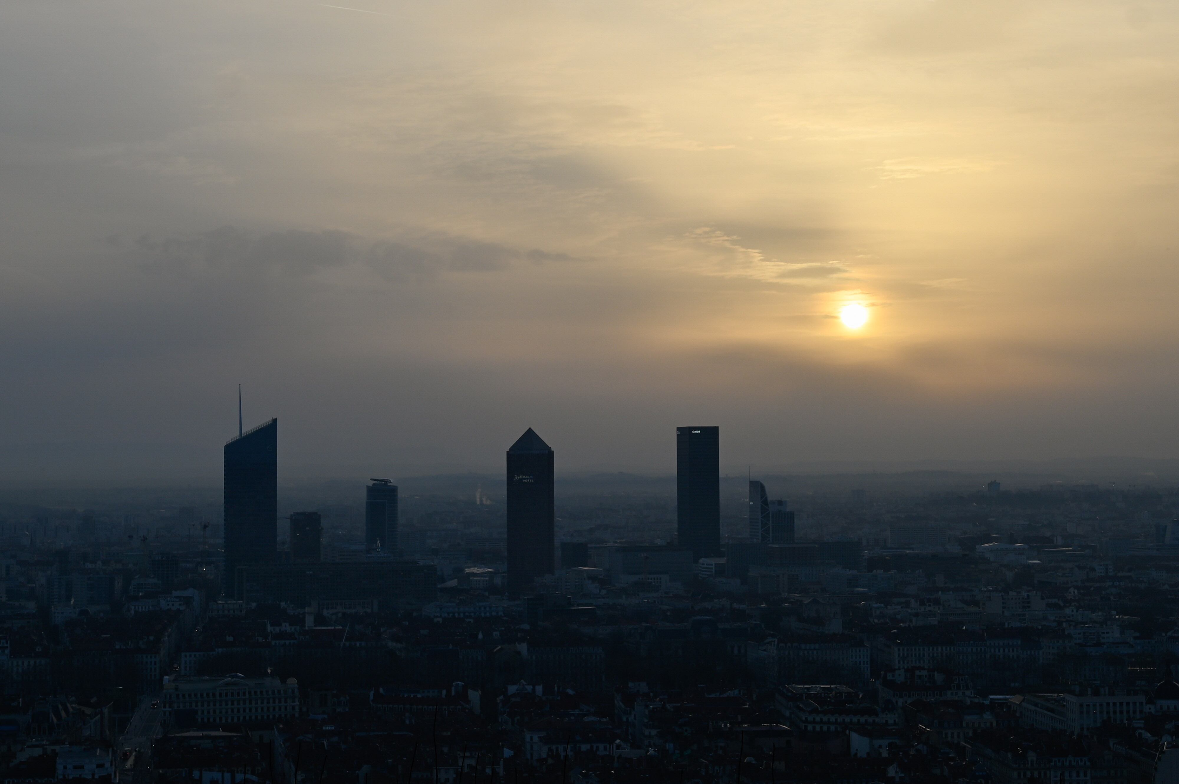En direct - Chaleur extrême : 17 départements dont Paris et la petite ...