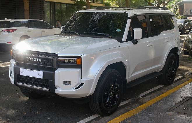 2.4L turbo, full-time four-wheel drive, electronic lockers ...