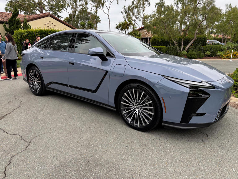 2026 Lexus ES EV and hybrid's size and style surprised me