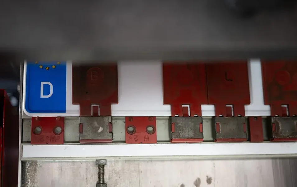 Feds charge 11 in $15M multi-state fake license plate scheme