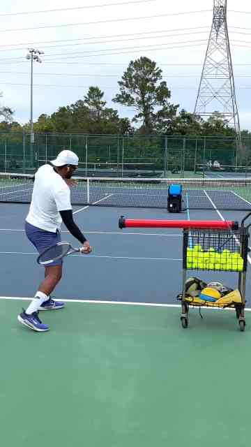 Key tips to master the forehand loop
