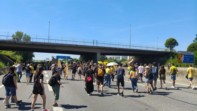 La AP-7 sufre cortes por la huelga docente en seis tramos de Tarragona ...
