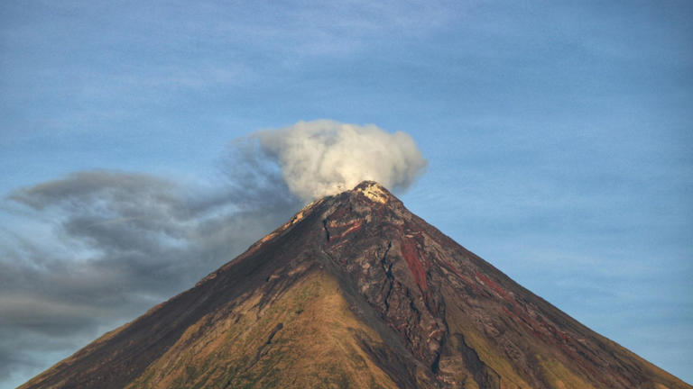 Mayon has now erupted for 131 straight days — the longest run in the ...