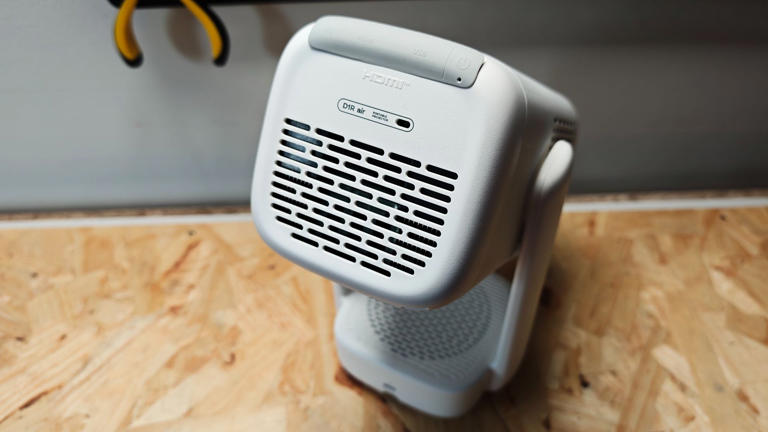 Aurzen D1R Air Roku TV smart projector review