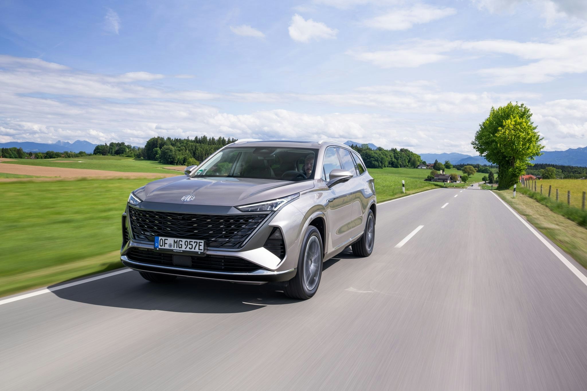 Siebensitzer für 45.000 Euro: Der Plug-in-Hybrid S9 soll 100 Kilometer ...